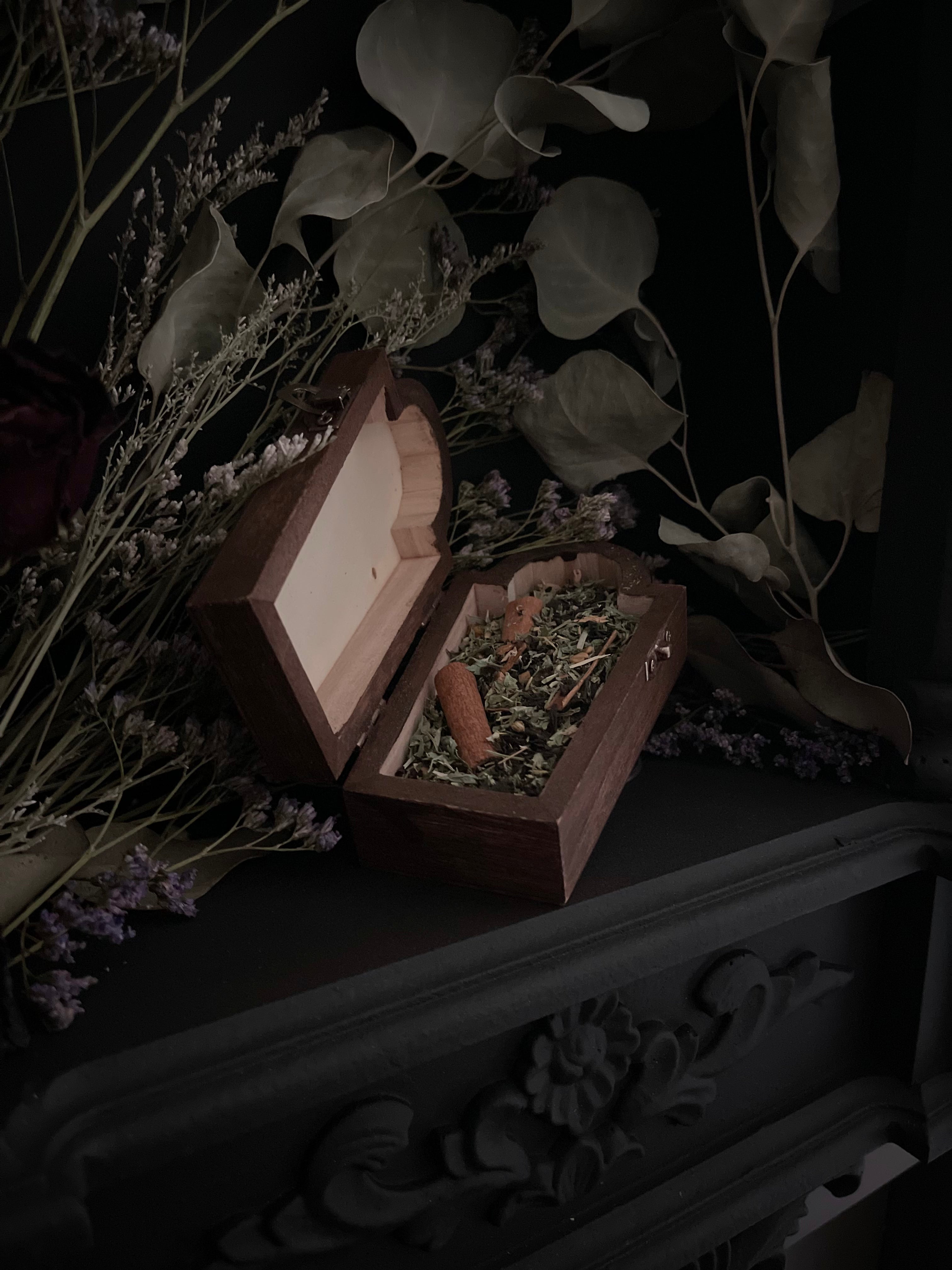 ComaVVitch Spellwork Herbal Blends